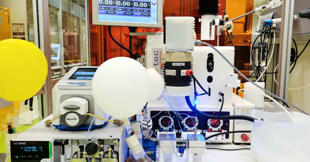 Bringing photocatalysis from laboratory to industry - HIMS - University of Amsterdam