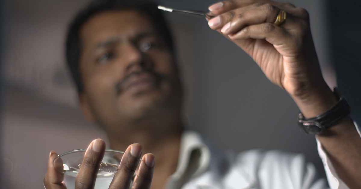 Emerging Investigator Award for chemist Shiju Raveendran - HIMS ...